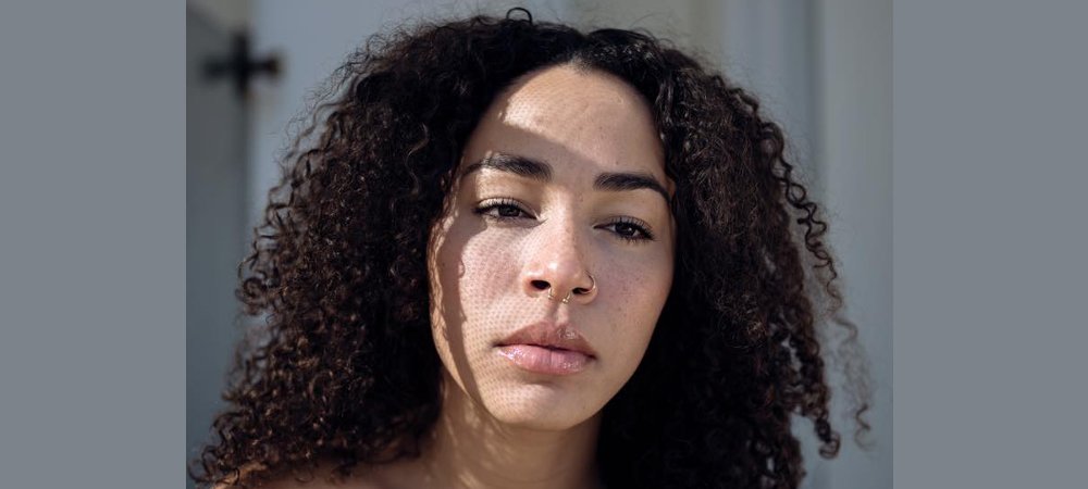 Kiah Victoria stars in a music video for her “Remedy” single