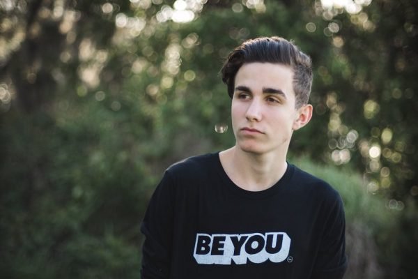 Nic Howell releases a rhythmic pop single, “High Maintenance”