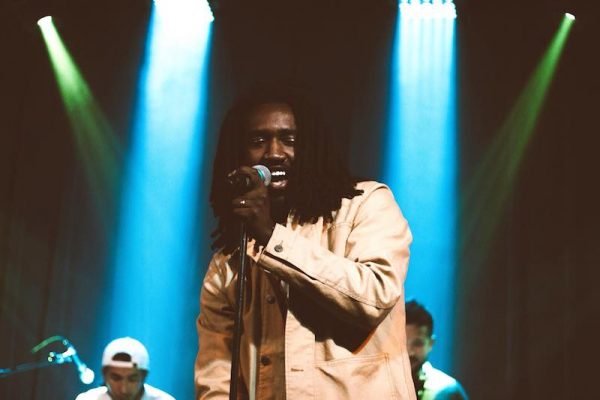 Jay Warren releases an erotic soul ballad, entitled, “Felony Love”