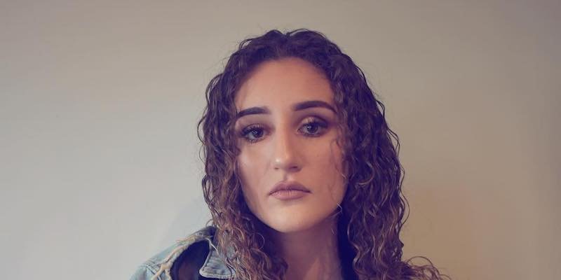 Mia Mi releases an uplifting debut single, entitled, “Talk to Me”