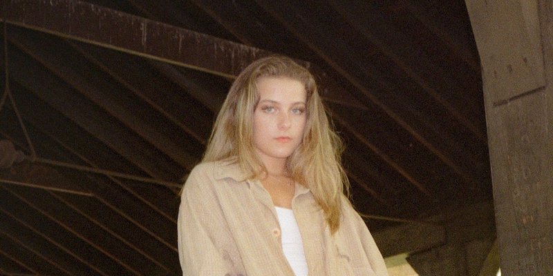 Anna Sofia releases a charming debut single, entitled, “Meaner Girl”