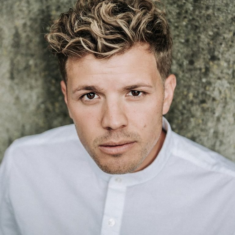 Jake Reese releases a lyric video for his “Calling It Home” single