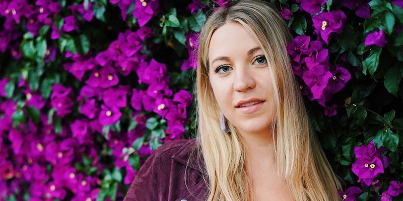 Elizabritz releases a groovy electro-R&B tune, entitled, “Floating”