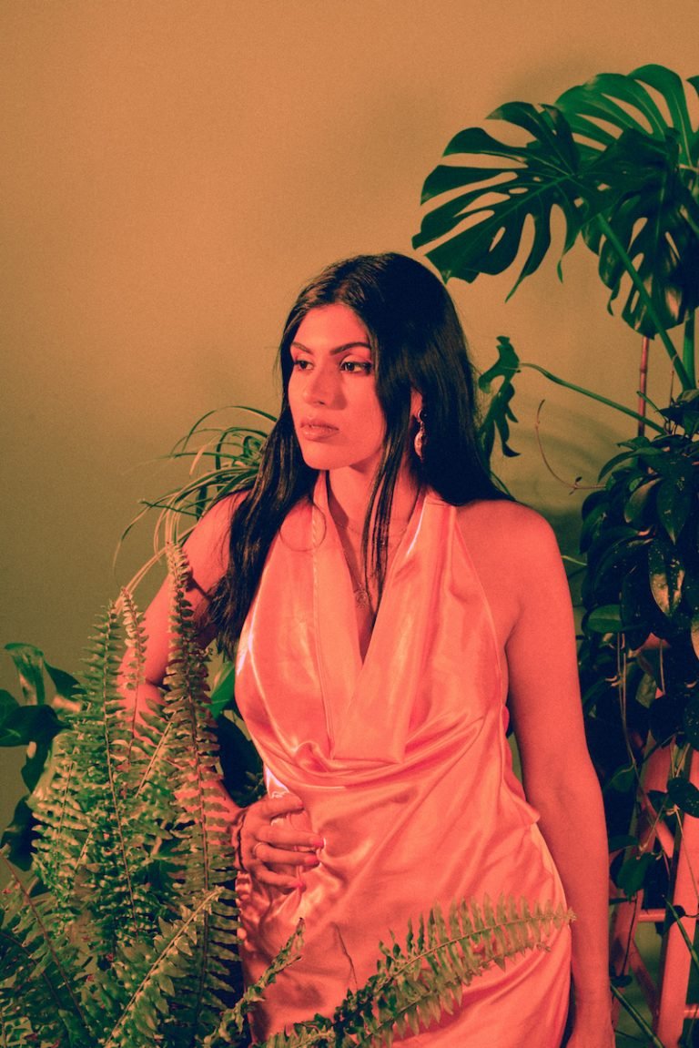 Jasmine Singh releases a music video for her “Out My Mind” single