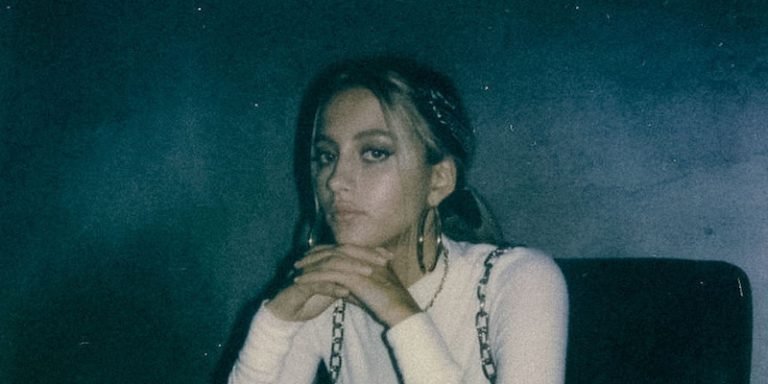 Erin Bloomer releases a heartfelt pop tune, entitled, “Second Best”