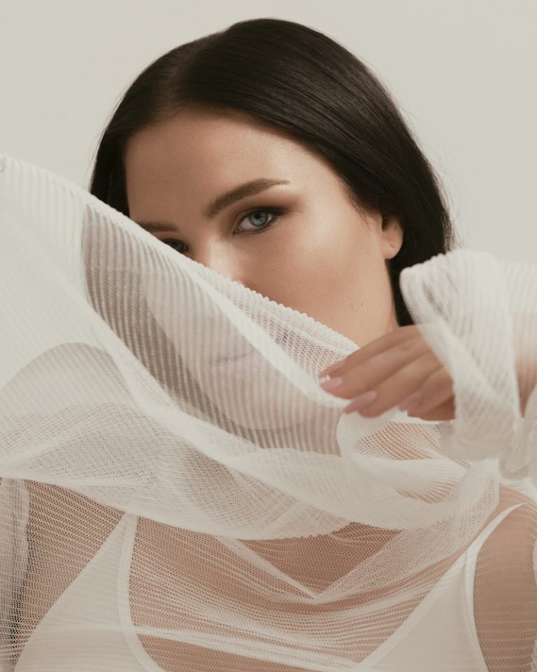 Molly Hammar releases her "Shortcuts (I Can’t Wait)" single