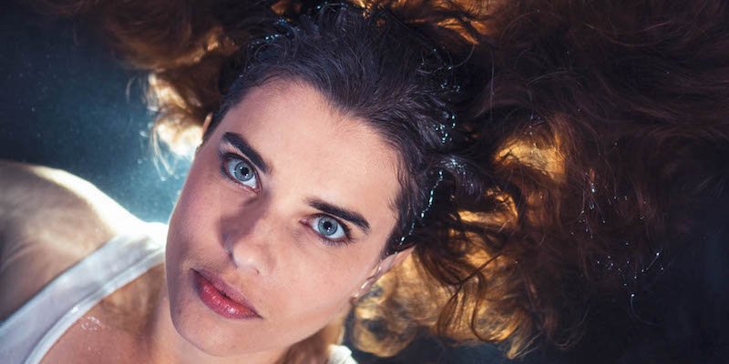 Kris Angelis releases her “I Hope I Never Fall in Love Again” single