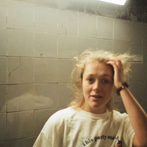 Polly Money releases a music video for her “TWNTYS” single