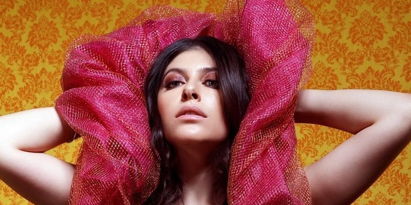 Ella Isaacson unveils an intimate piano ballad, titled, “Naked (Acoustic)”