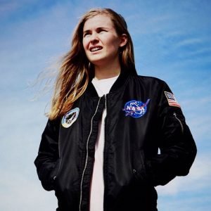 Alex the Astronaut releases a video for her “Split the Sky” single