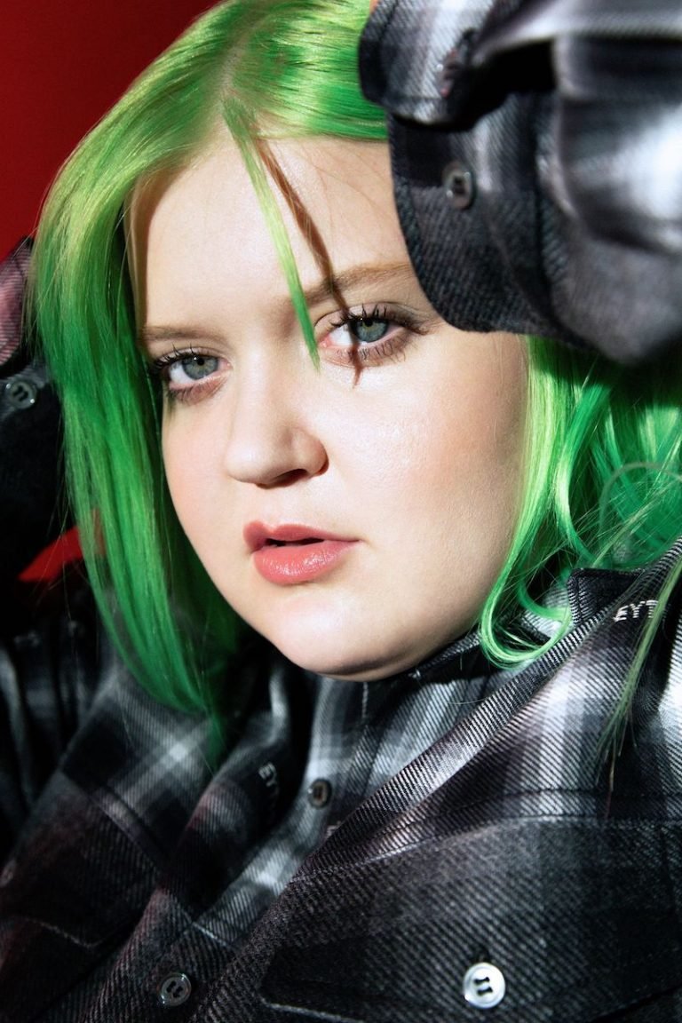 ALMA releases an alluring music video for her “LA Money” single