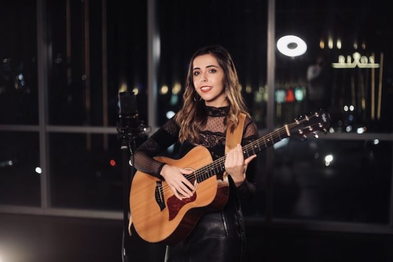 Ellen Louise unveils a sentimental pop ballad, “Sandcastles”