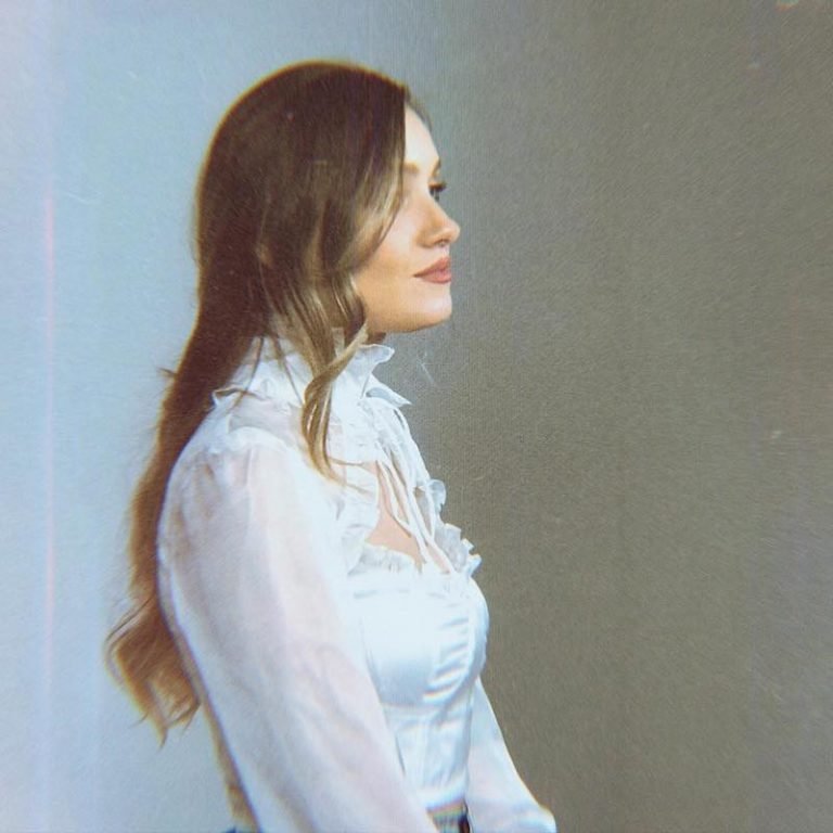 Mia Vaile releases an alternative-rock tune, entitled, “American Dream”