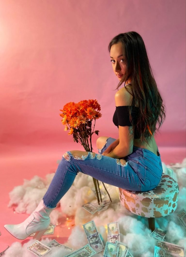 Natalie Carr unveils a music video for her “Sad Little Rant” single