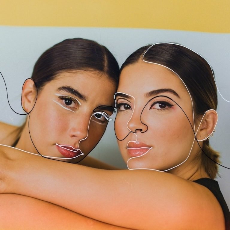 Clara x Sofia performs “Em Par” via Vevo DSCVR at Home series