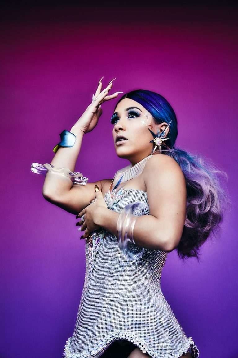 GALXARA unveils a lyrical visualizer for her “I Miss The Days” single