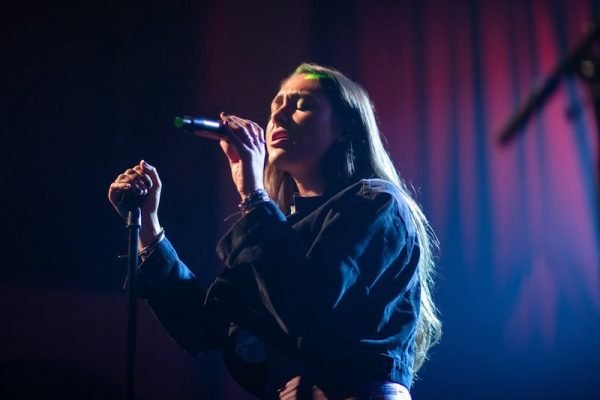 Isabelle Fries unveils an emotional piano ballad, “All We Had”