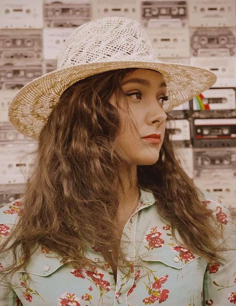 Isabelle Fries unveils an emotional piano ballad, “All We Had”