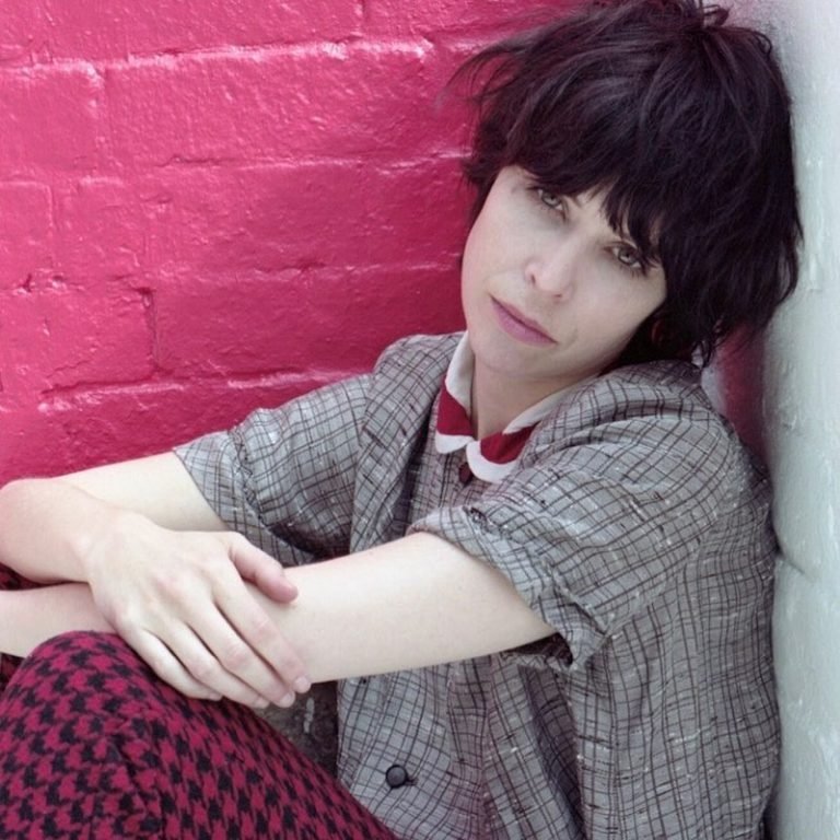 Hayley Mary unveils a captivating video for her “The Chain” single