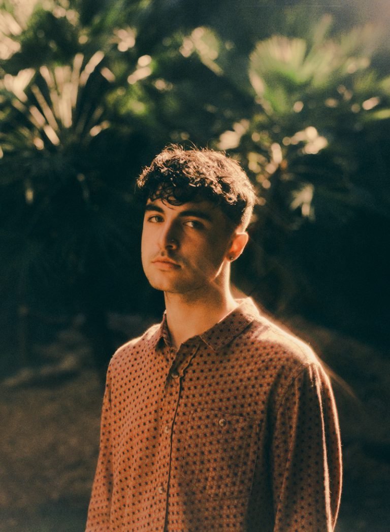 KIAN releases a groovy alternative-pop tune, entitled, “Sunbeam”