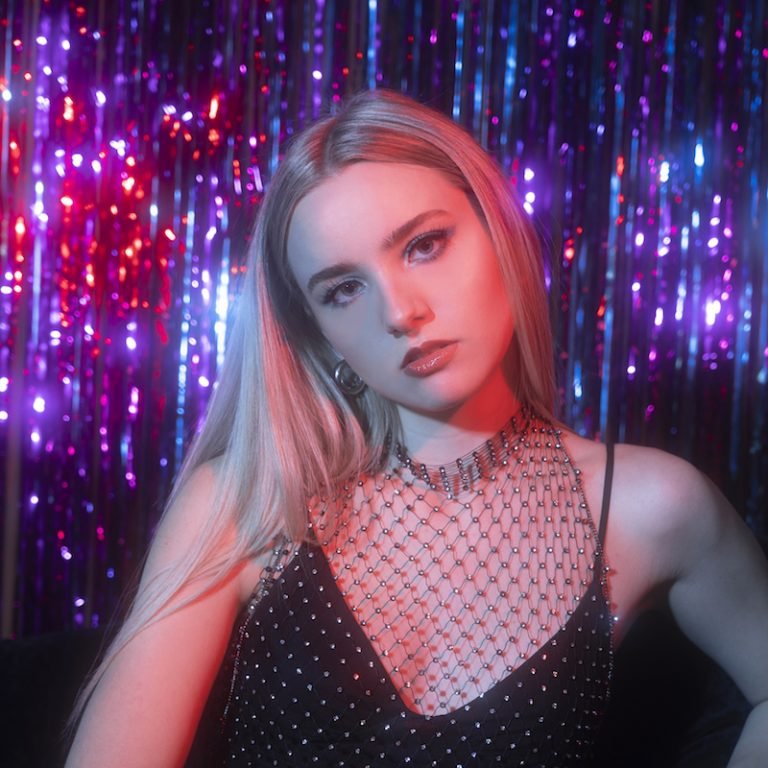 Rayne unveils a heartfelt electro-pop tune, entitled, “Envious”