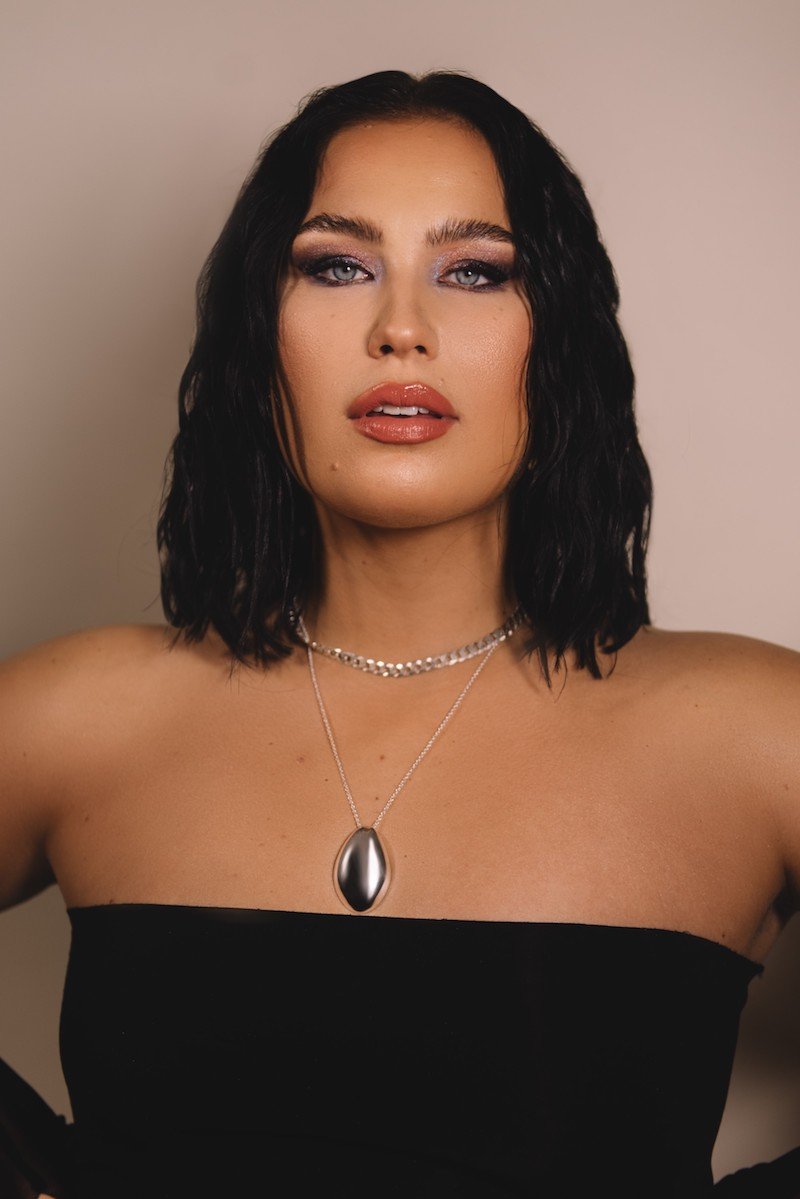 Molly Hammar unveils an entrancing video for her “DOUCHEBAG” single