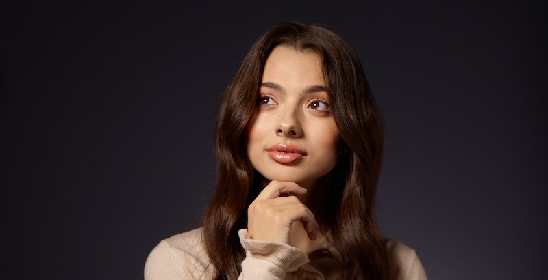 Laura Bretan releases a lyric video for her “Wide Awake” single