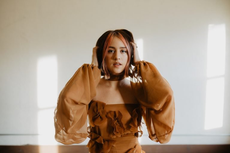 Maddy Hartson releases an assertive pop tune, entitled, “Woman”