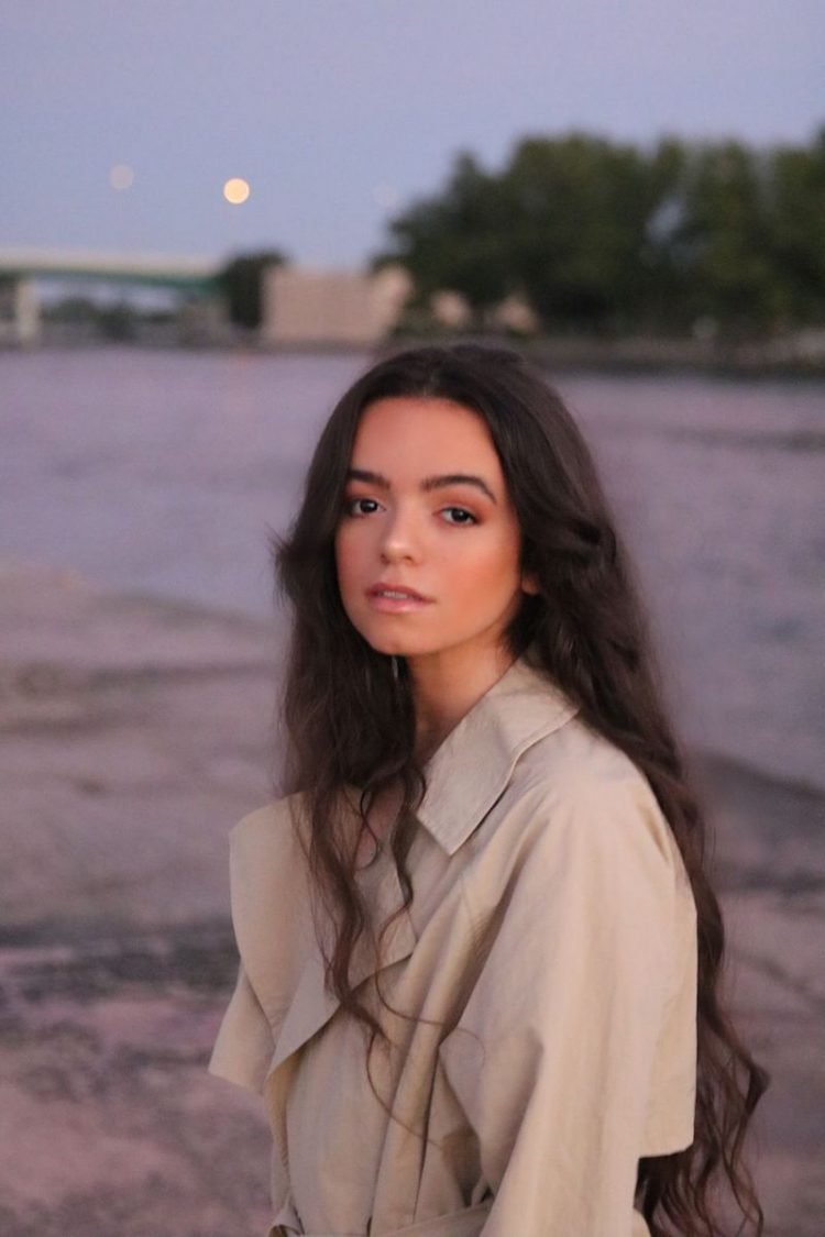 Taylor Castro releases a cloudy emo-pop tune, entitled, “Hurricane”