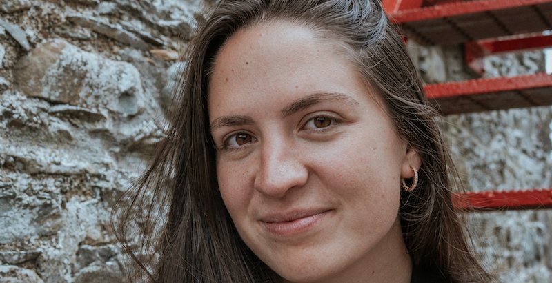 Claire Hawkins releases a lovely indie-pop tune, entitled, “Small Doses”