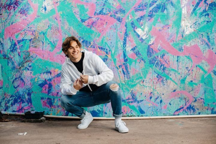 Jonah Kagen releases an appealing music video for his “Broken” single