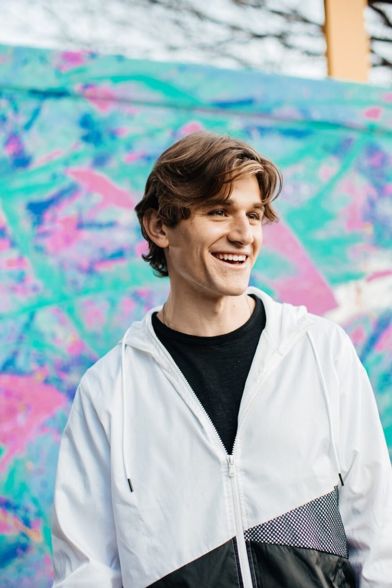 Jonah Kagen releases an appealing music video for his “Broken” single