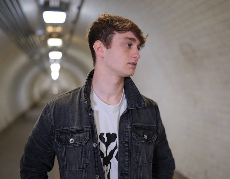 Zac Hurst releases a heartfelt pop ballad titled 'Falling In Love On My ...