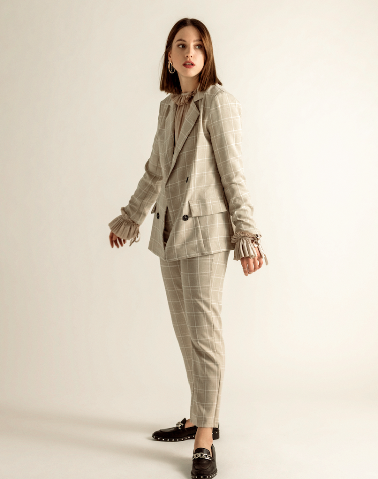 Felicia Lu releases a heartfelt emo-pop tune, “In Your Hands”