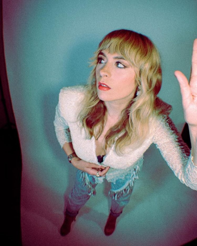 Haley Johnsen releases an appealing music video for her “Goner” single