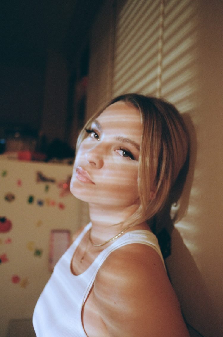 noelle releases an alluring video for her “Seasons Change” single