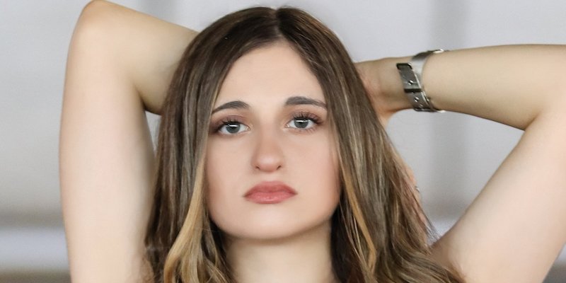 Alexa Valentino releases a lovely emo-pop tune, entitled, “Happy For You”