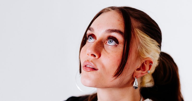 LEEPA releases a fascinating music video for her “how to live” single