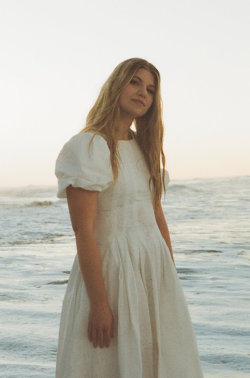 Brynn Elliott releases a lovely music video for her “Breathe” single