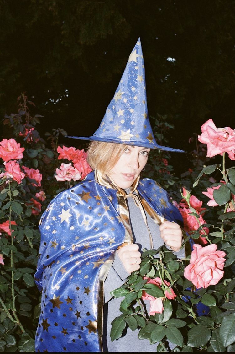 Reva DeVito releases an enchanting indie-R&B tune, “Magic”