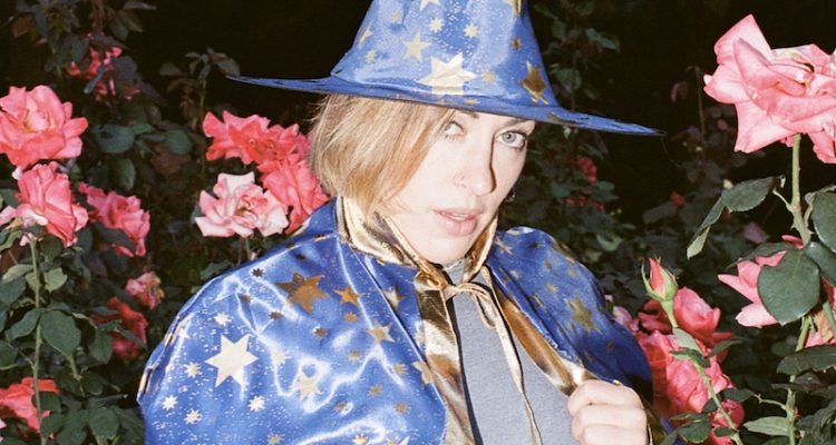 Reva DeVito releases an adorable R&B tune, entitled, “Bet You Stay”