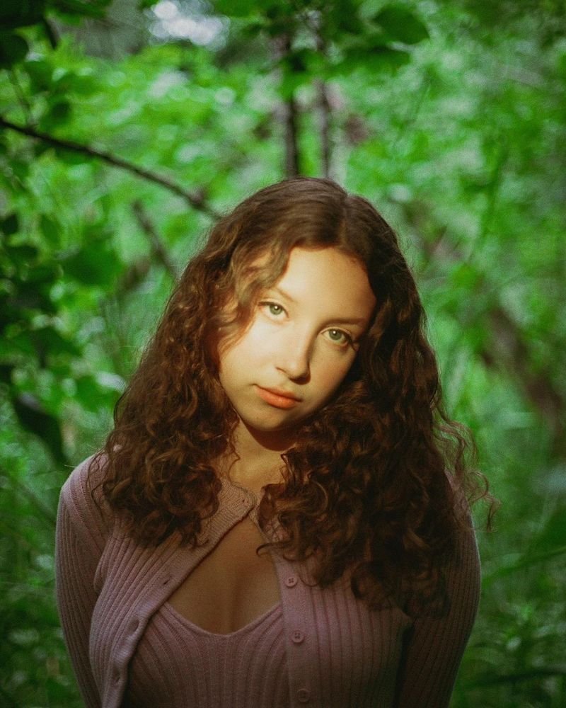 Lia Pappas-Kemps releases a lovely alternative-rock tune, entitled, “Jinx”