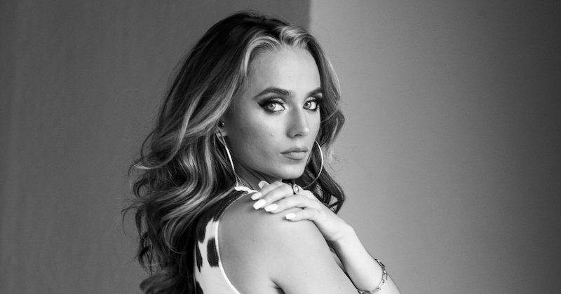 Chloe Bee releases an enticing pop tune, entitled, “January”