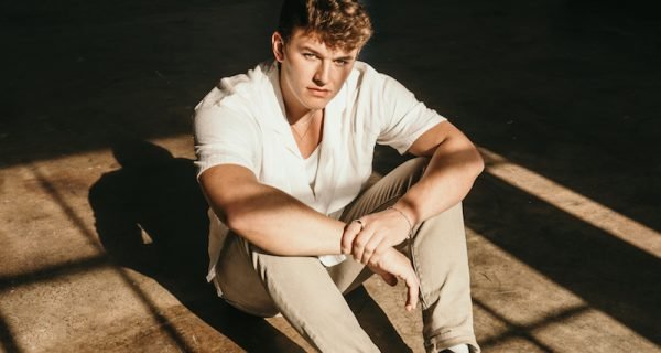 SZNS releases a fascinating urban-pop tune, entitled, “Behave”