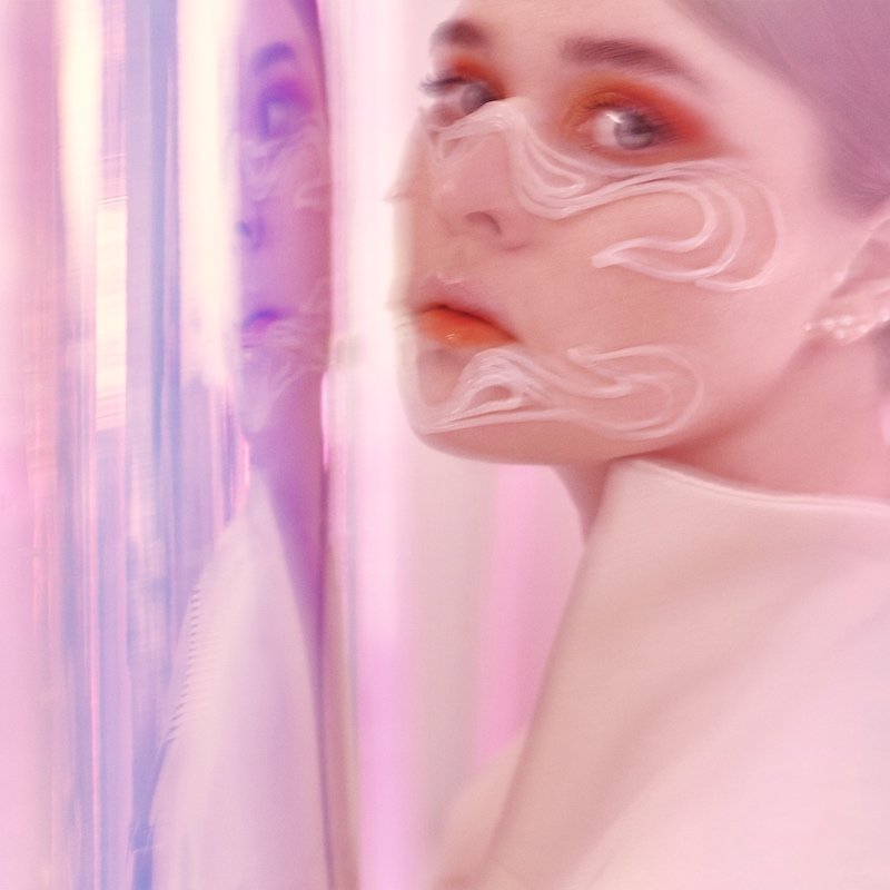 MoonBee releases a wonderful pop single, entitled, “Bottomless Pit”