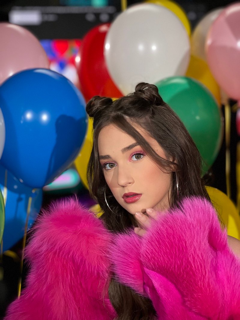 Maia Malancus drops a colorful video for her “Chewing Gum” single