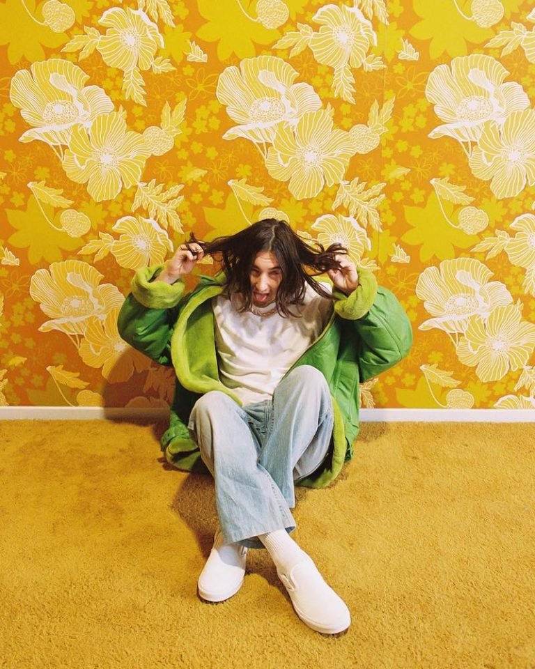 Julian Rose & Caroline Romano drops their "Fighting a War" single