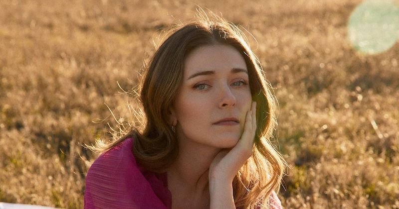 EMME releases a lovely self-love anthem, “Hold On To The Heart”