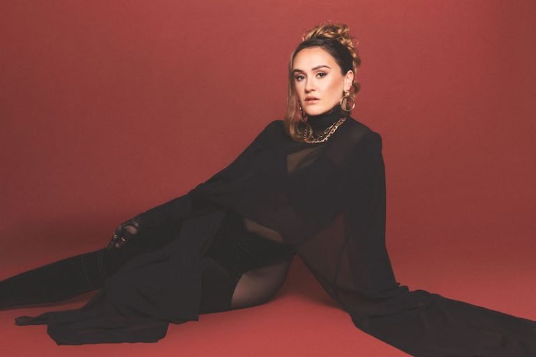 Wallis releases a lovely pop single, entitled, “Ain't That Kinda Girl”