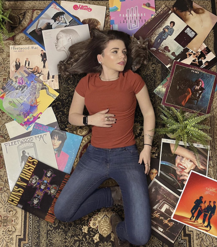 Amanda Ayala releases an alternative-pop single, “Rags to Riches”